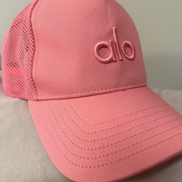 ALO Yoga | Accessories | Alo Yoga District Trucker Hat Baseball Cap ...